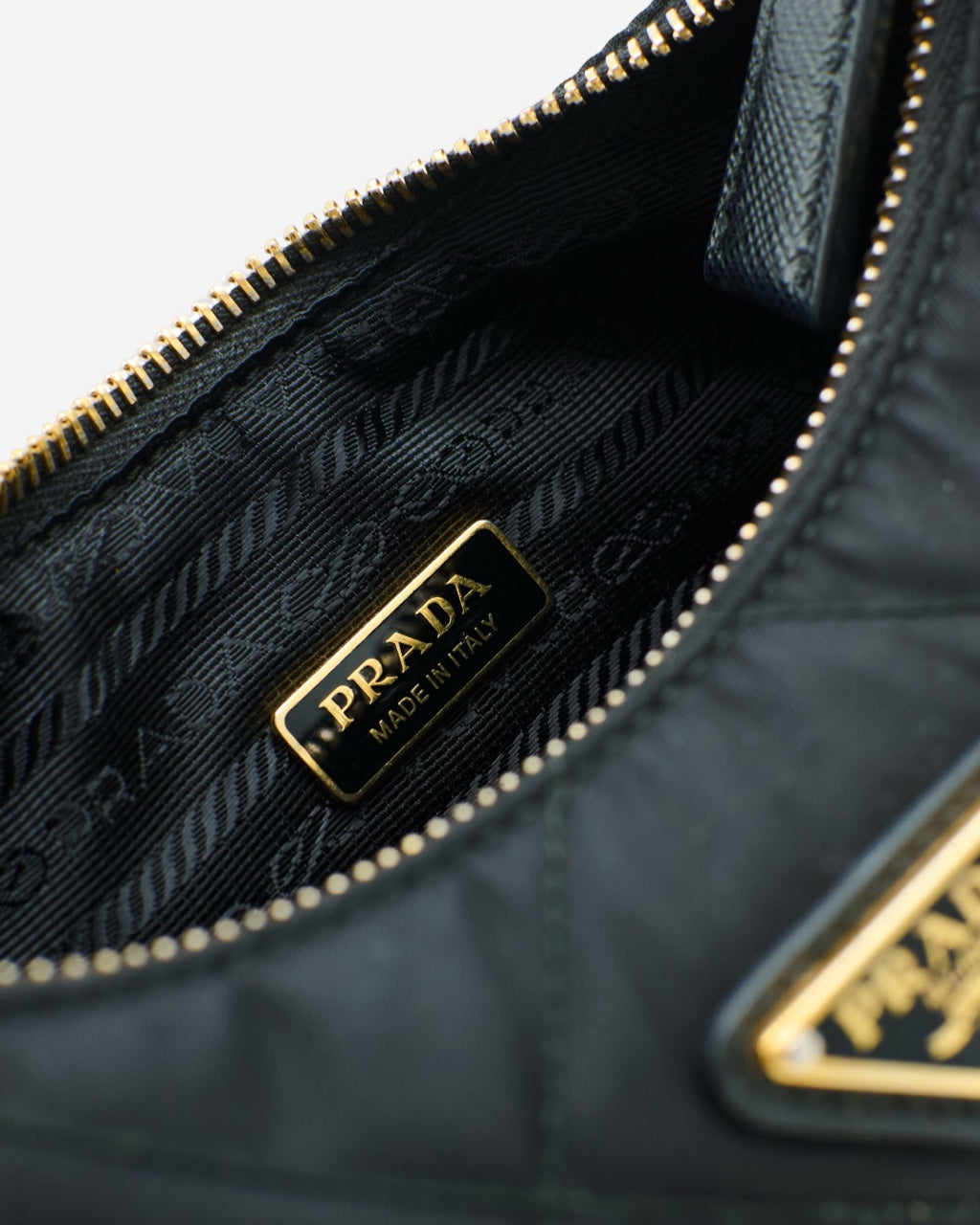 Bolsa Prada Re-edition 1995 – Irene Buffa